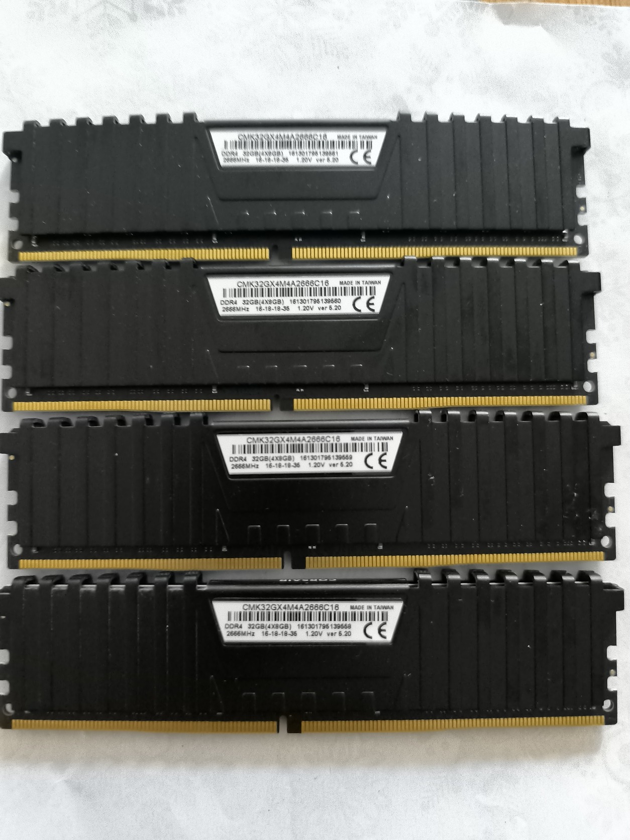 32GB Corsair Vengeance Lpx DDR4 2666 mhz (4X8GB) - HardverApró