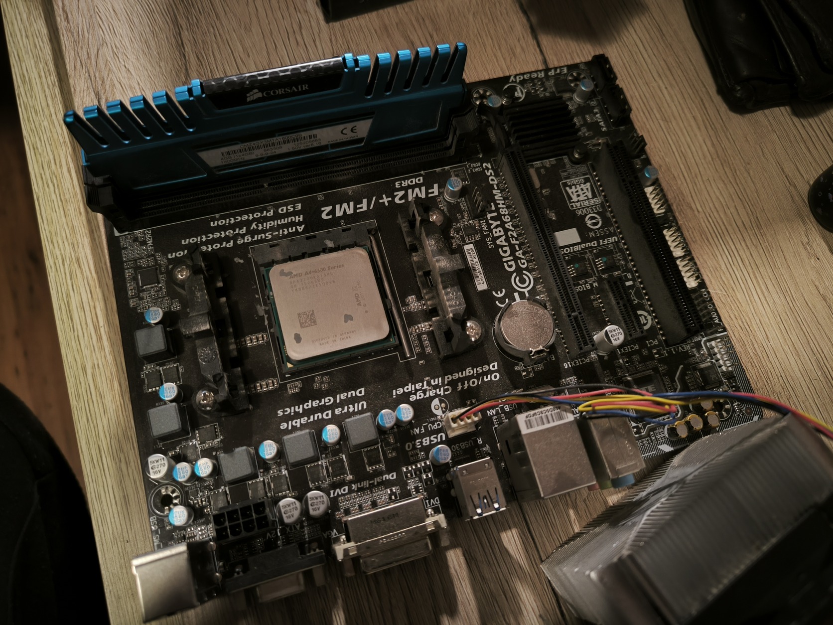 gigabyte gaf2a68mh +Amd A4 6300 4gb corsai 1600mhz quadro M2000 ...