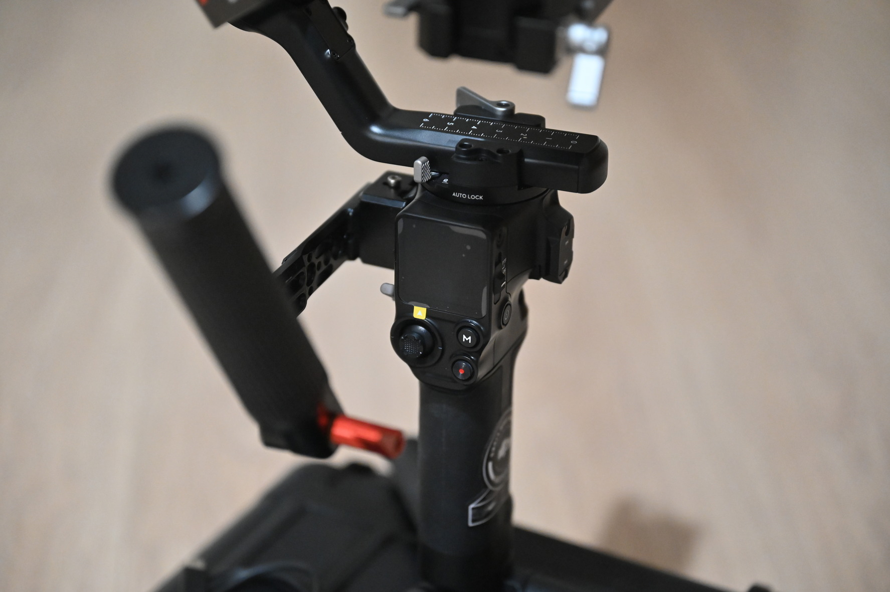 Dji Ronin RS4 Gimbal Stabilizátor Újszerű Kofferrel Gimbal karral 2025. ...