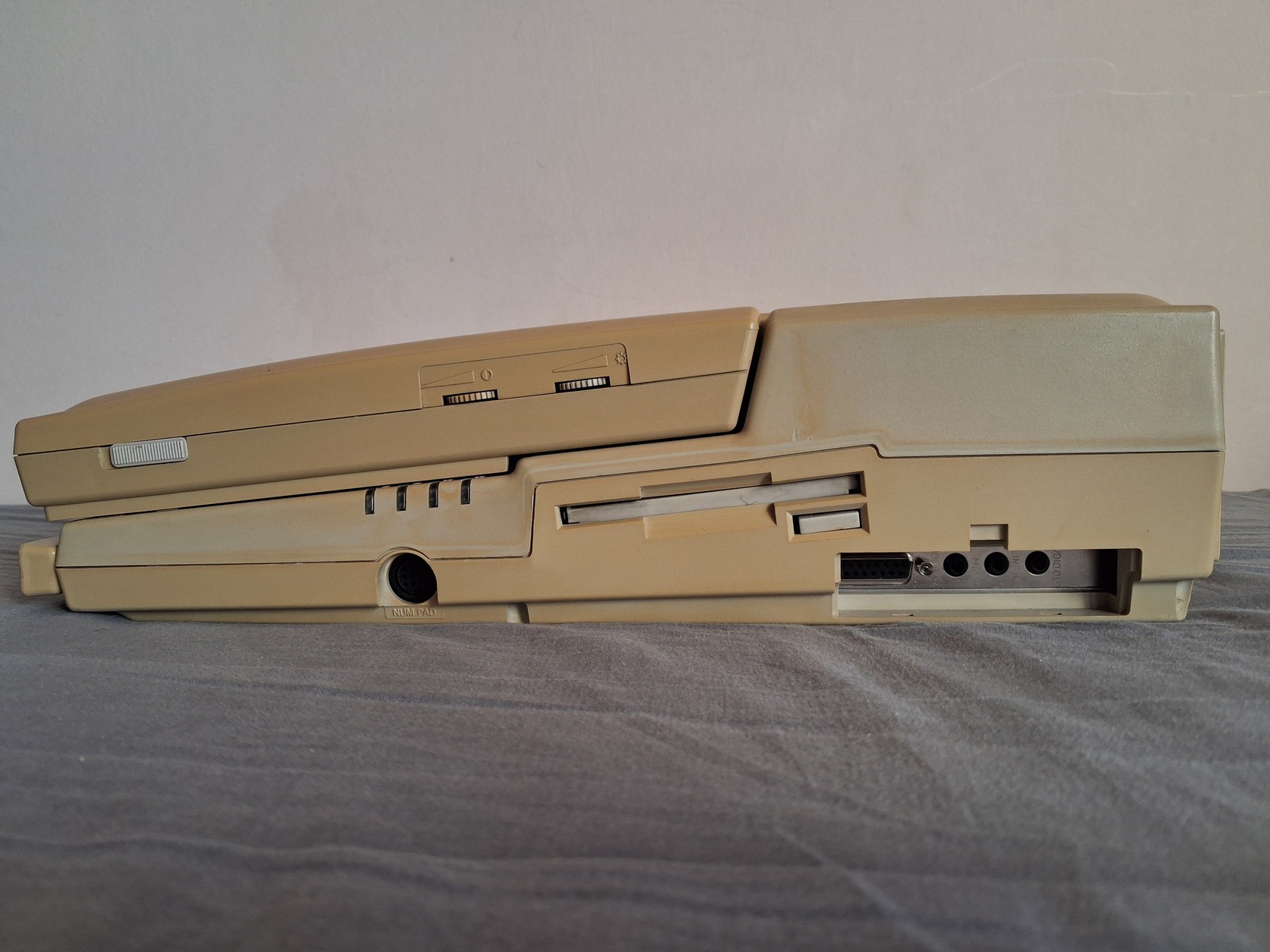 Chicony LT3600 286-os laptop ISA hangkártyával - HardverApró