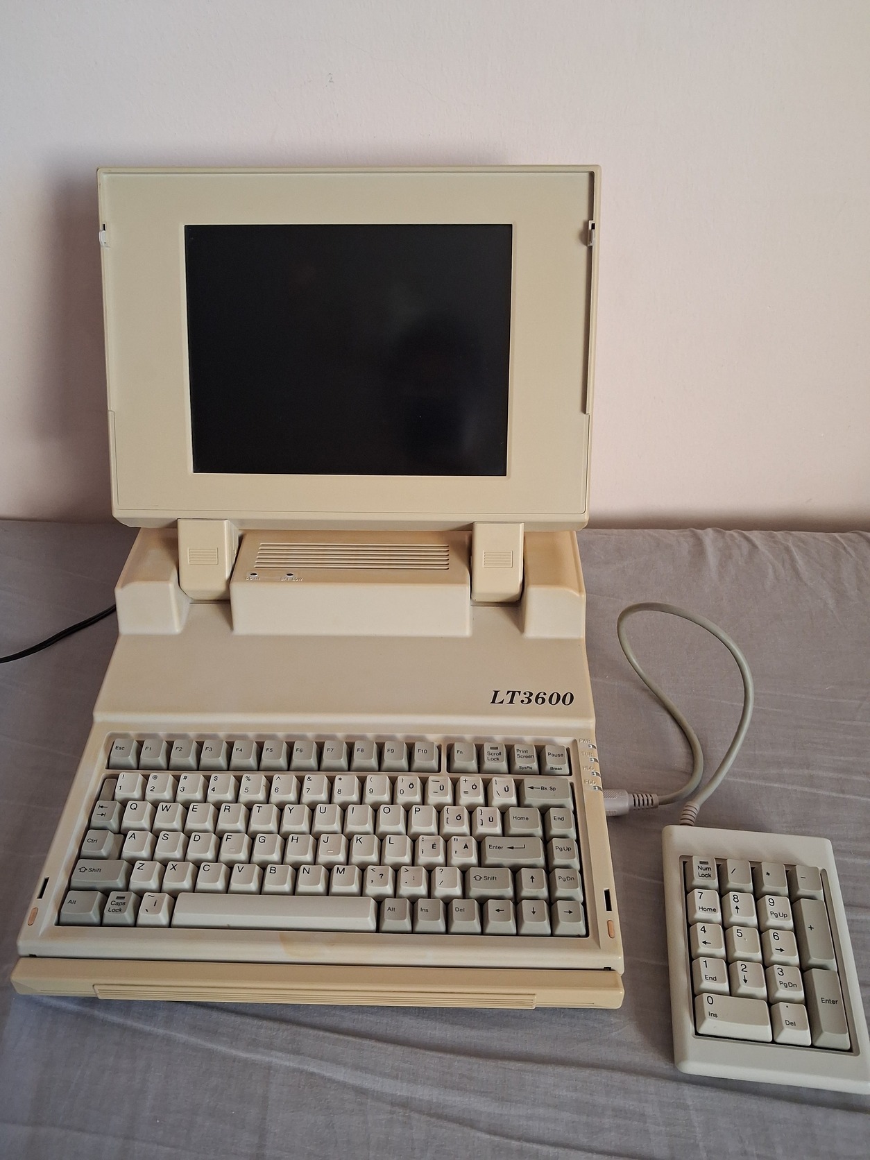 Chicony LT3600 286-os laptop ISA hangkártyával - HardverApró