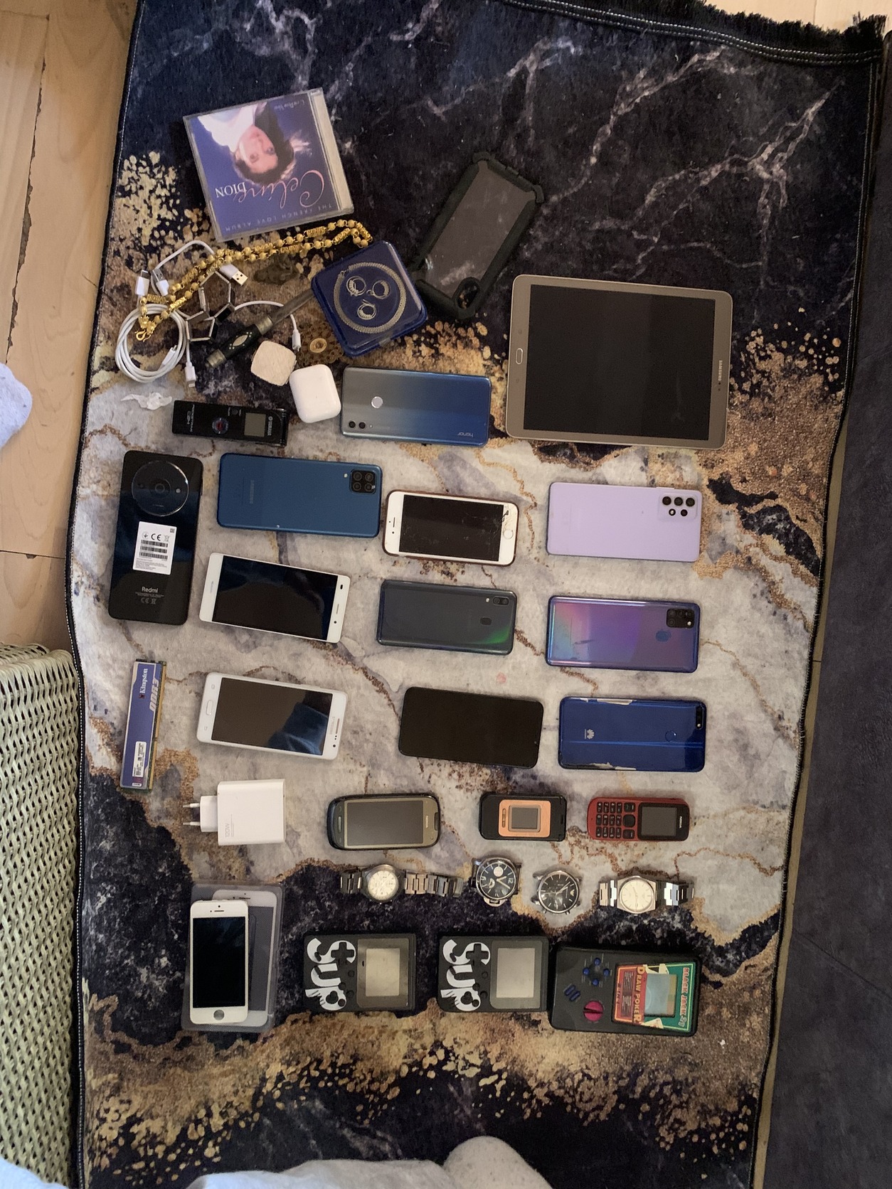 Fiókürítés: mobilok,órák,ékszerek stb - HardverApró