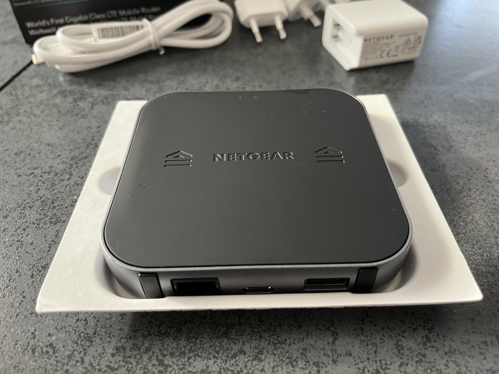 Netgear Nighthawk M1 4G LTE Mobile Router - HardverApró