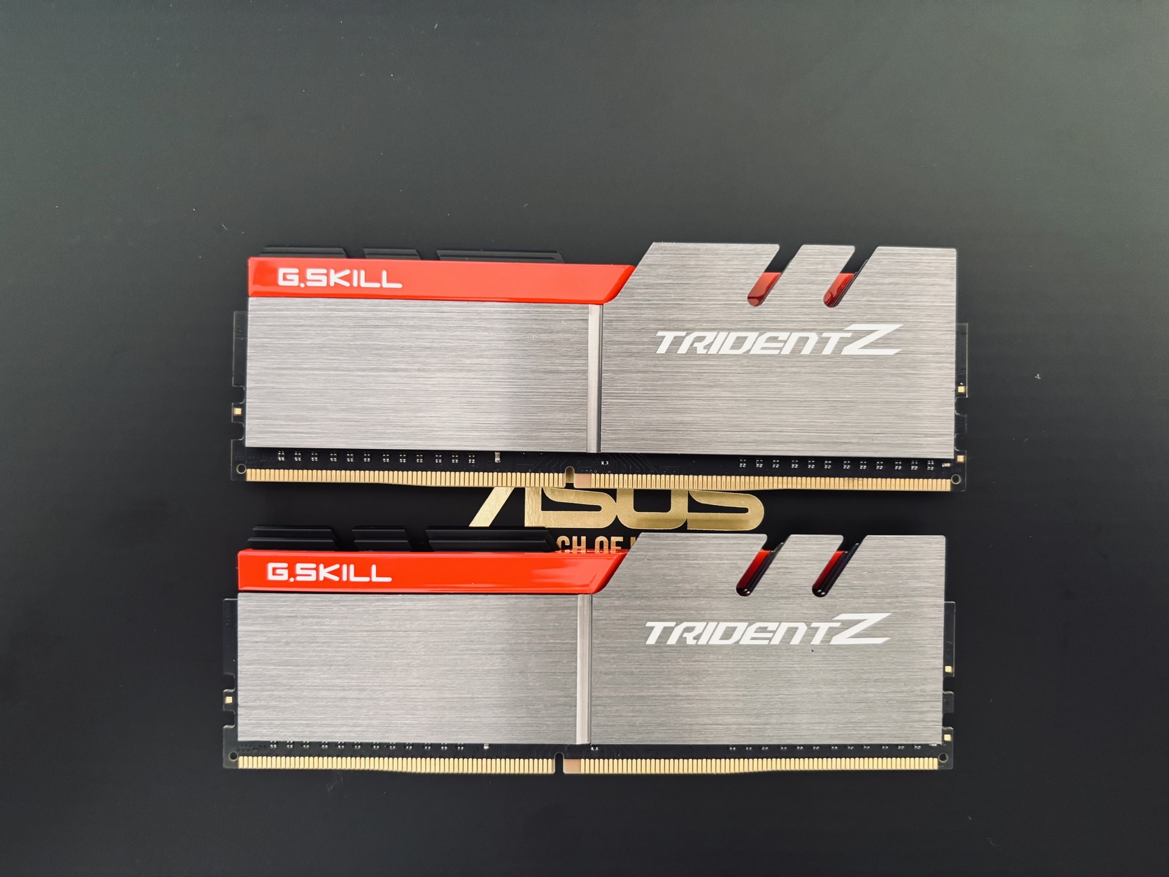 Új - G.SKILL 16GB Trident Z DDR4 4000MHz CL18 KIT - HardverApró