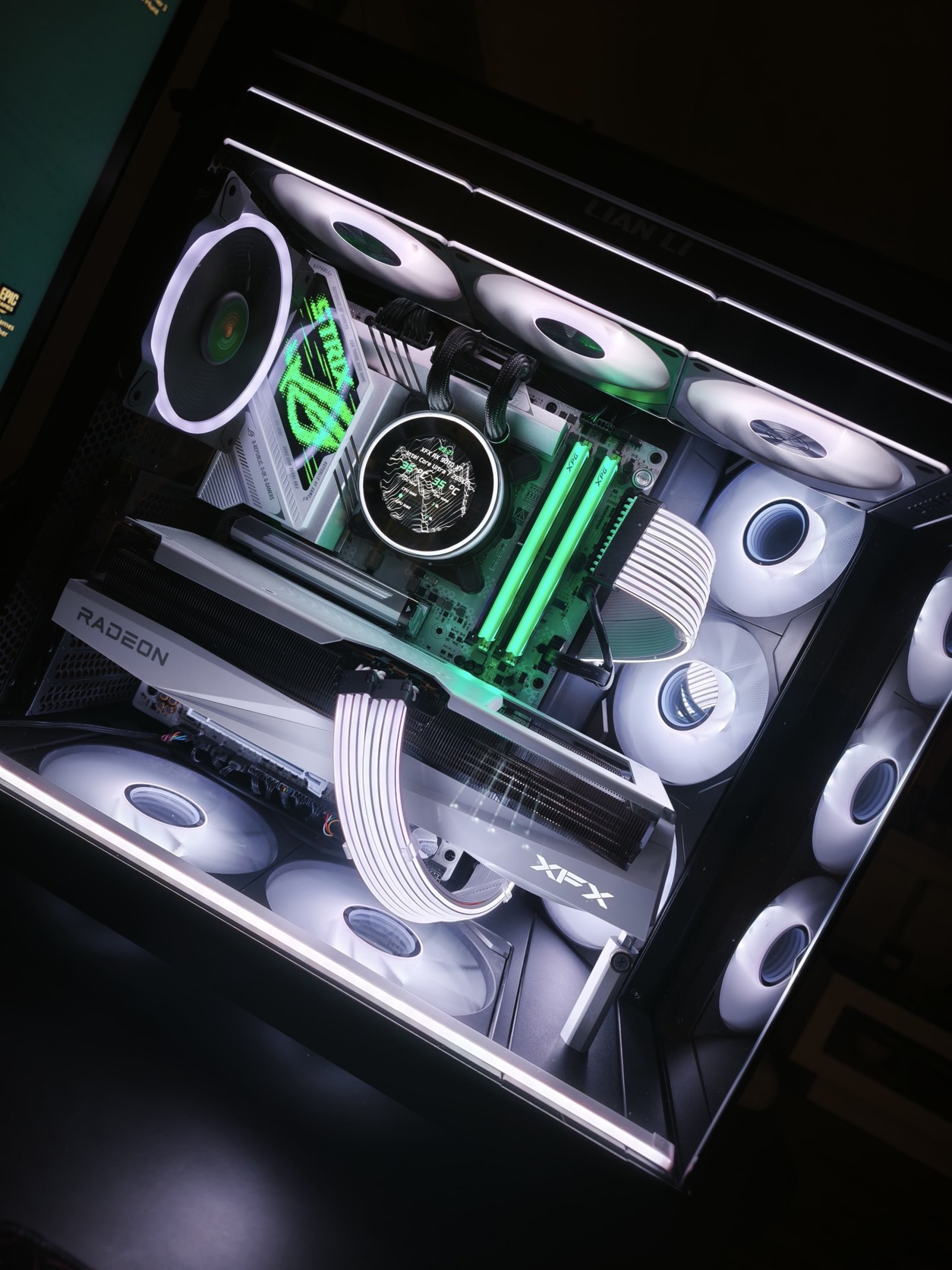 Lian Li Strimer Plus V2 szett kontrollerrel (24-pin + Dual 8-pin GPU ...