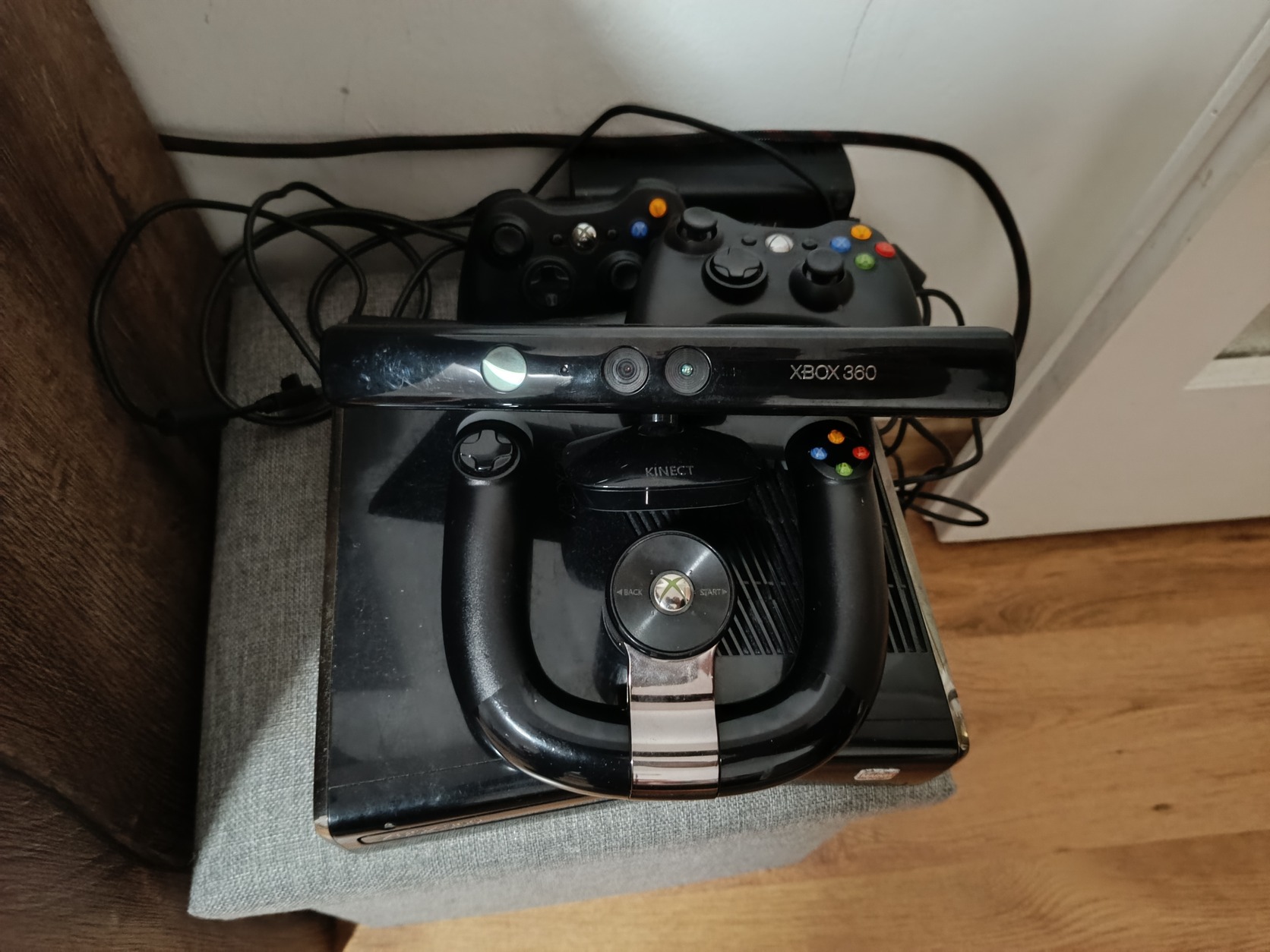 Xbox 360(512gb) +kinect + gyro kormány +2db Kontroller - HardverApró