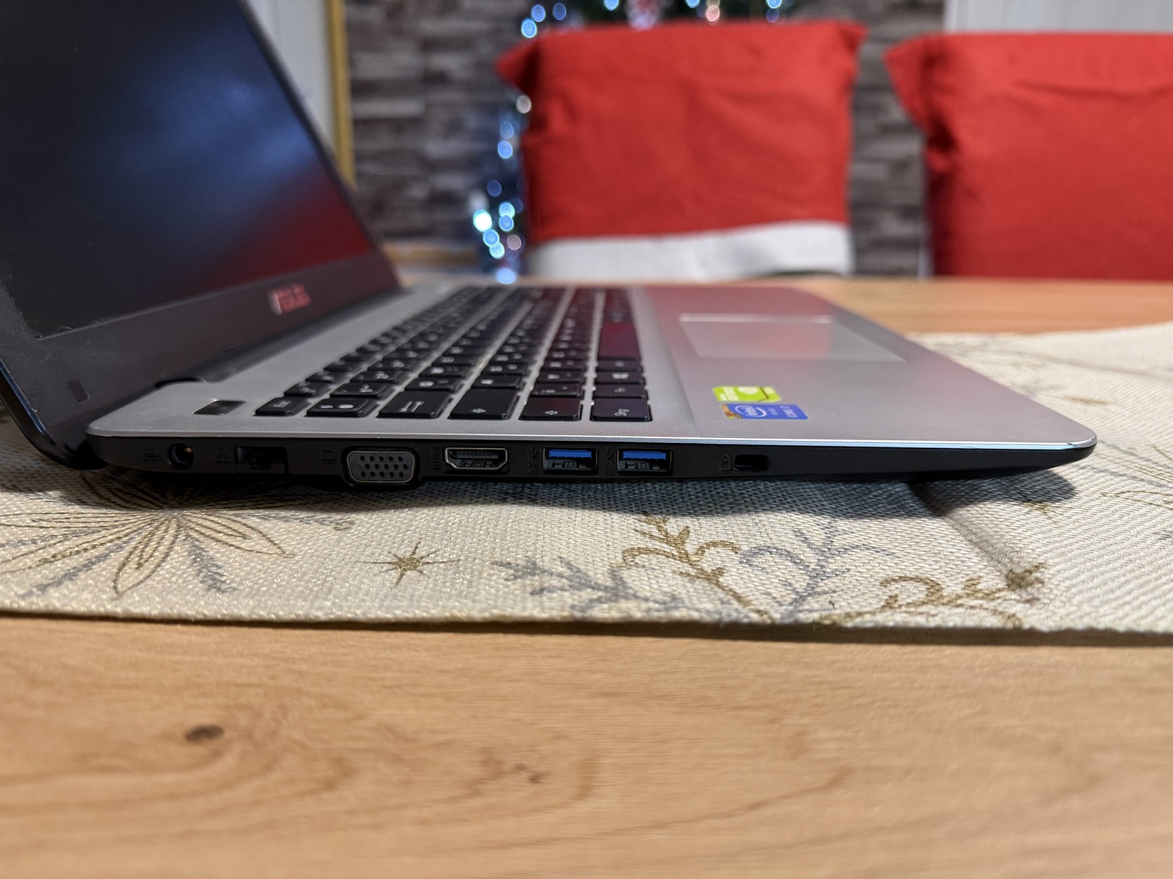 Asus 5gen i7-es laptop (8GB Ram, SSD , 2GB VGA) - HardverApró