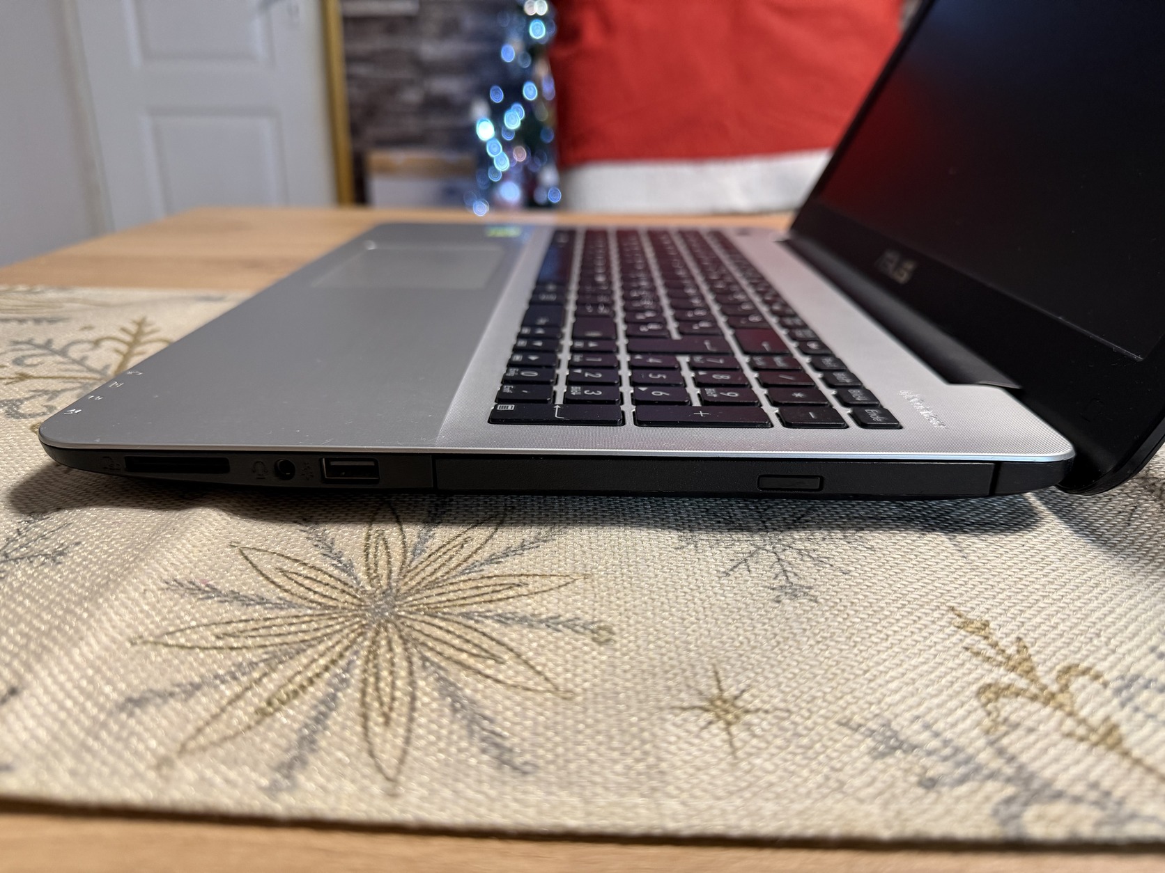 Asus 5gen i7-es laptop (8GB Ram, SSD , 2GB VGA) - HardverApró