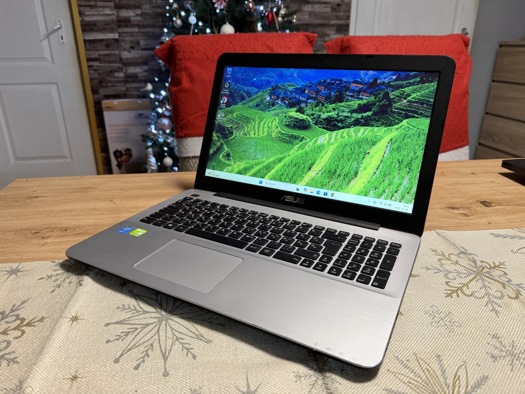 Asus 5gen i7-es laptop (8GB Ram, SSD , 2GB VGA) - HardverApró