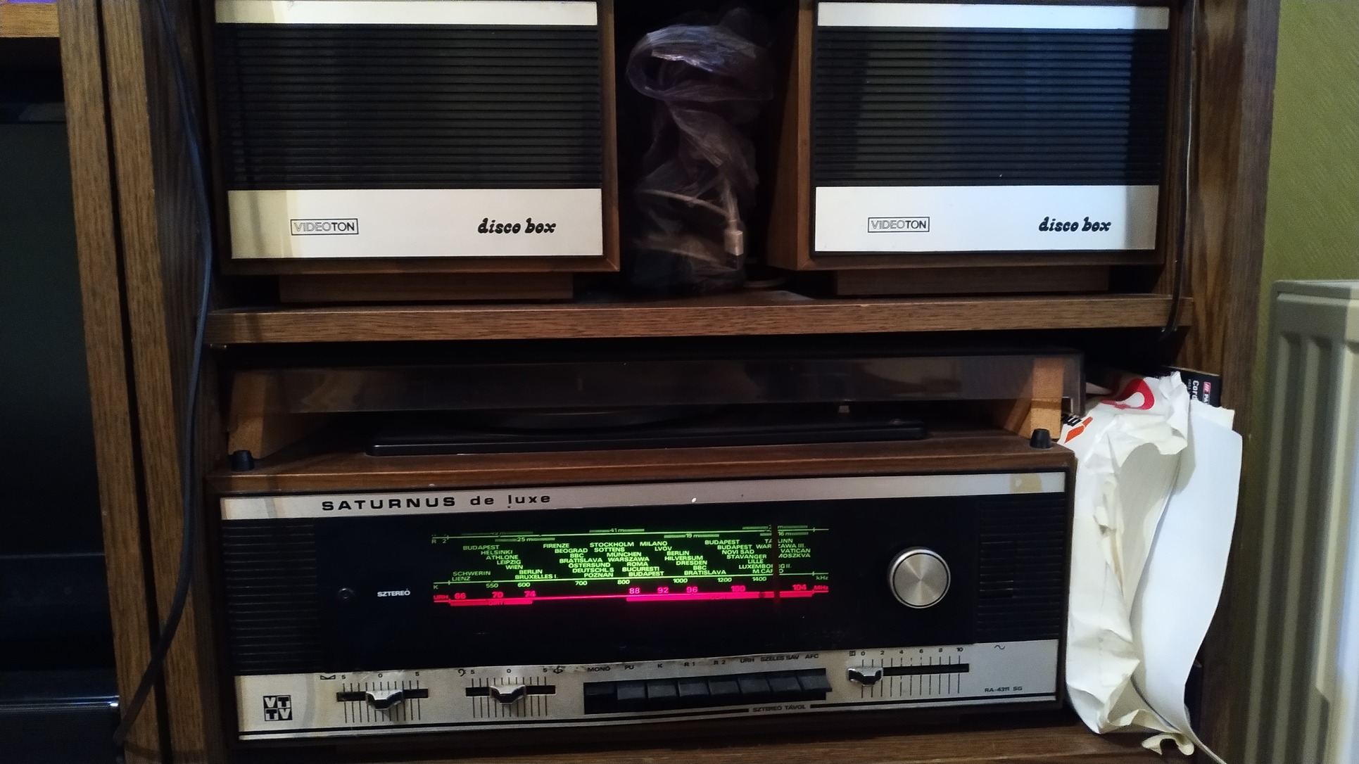 Saturnus de Luxe rádió lemezjátszó - HardverApró