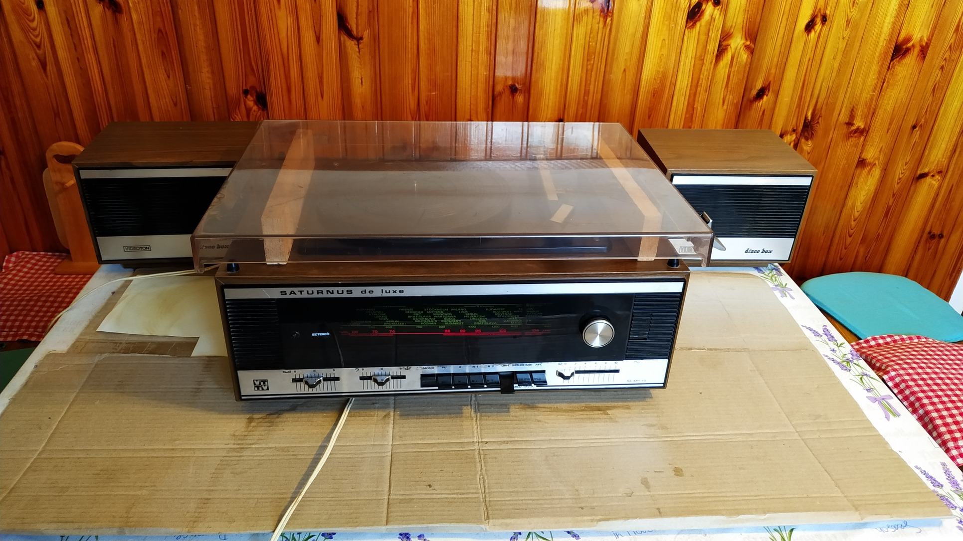 Saturnus de Luxe rádió lemezjátszó - HardverApró