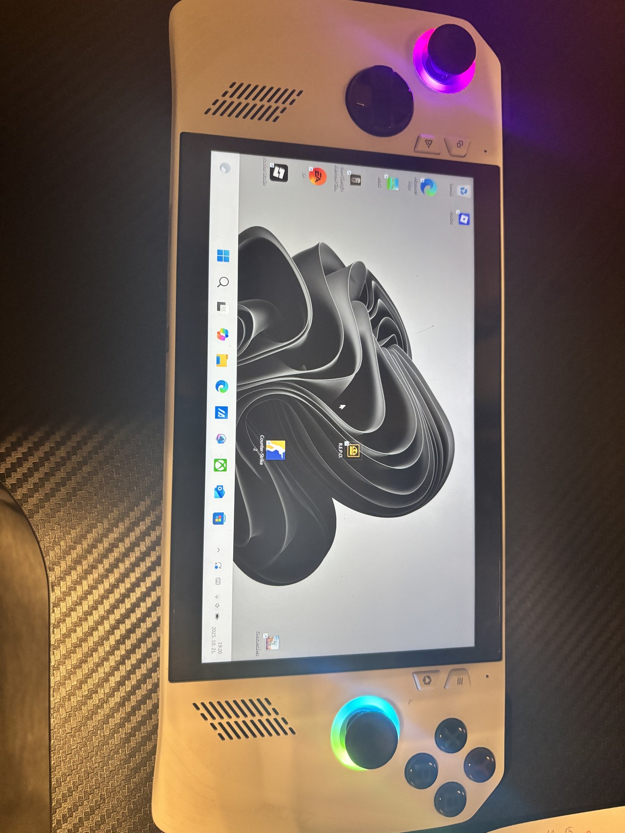 Asus rog ally z1 extreme-t cserélném PS5 vagy xbox series x-re ...