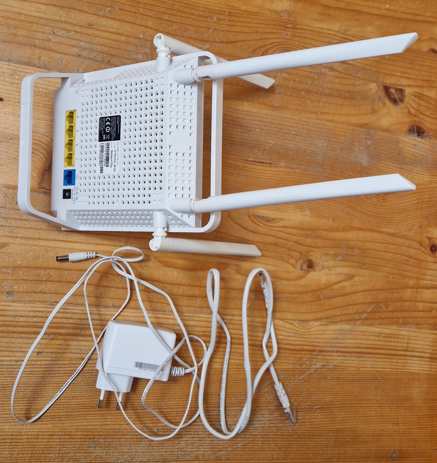 Strong AC 1200 Dual Band Gigabit Router OpenWrt-vel eladó! - HardverApró