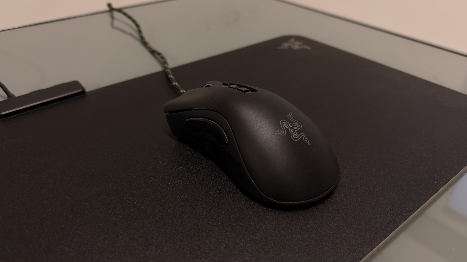 Razer RGB Gaming Pack: DeathAdder V2 Special Edition + Firefly V2 ...