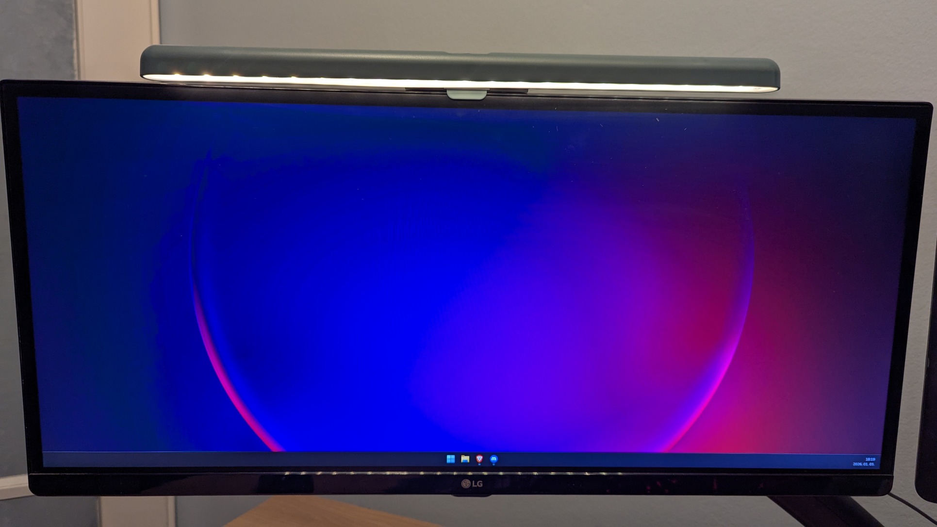 2 monitor + dual kar csomagban (LG 25UM58-P ultrawide + BenQ XL2411T ...