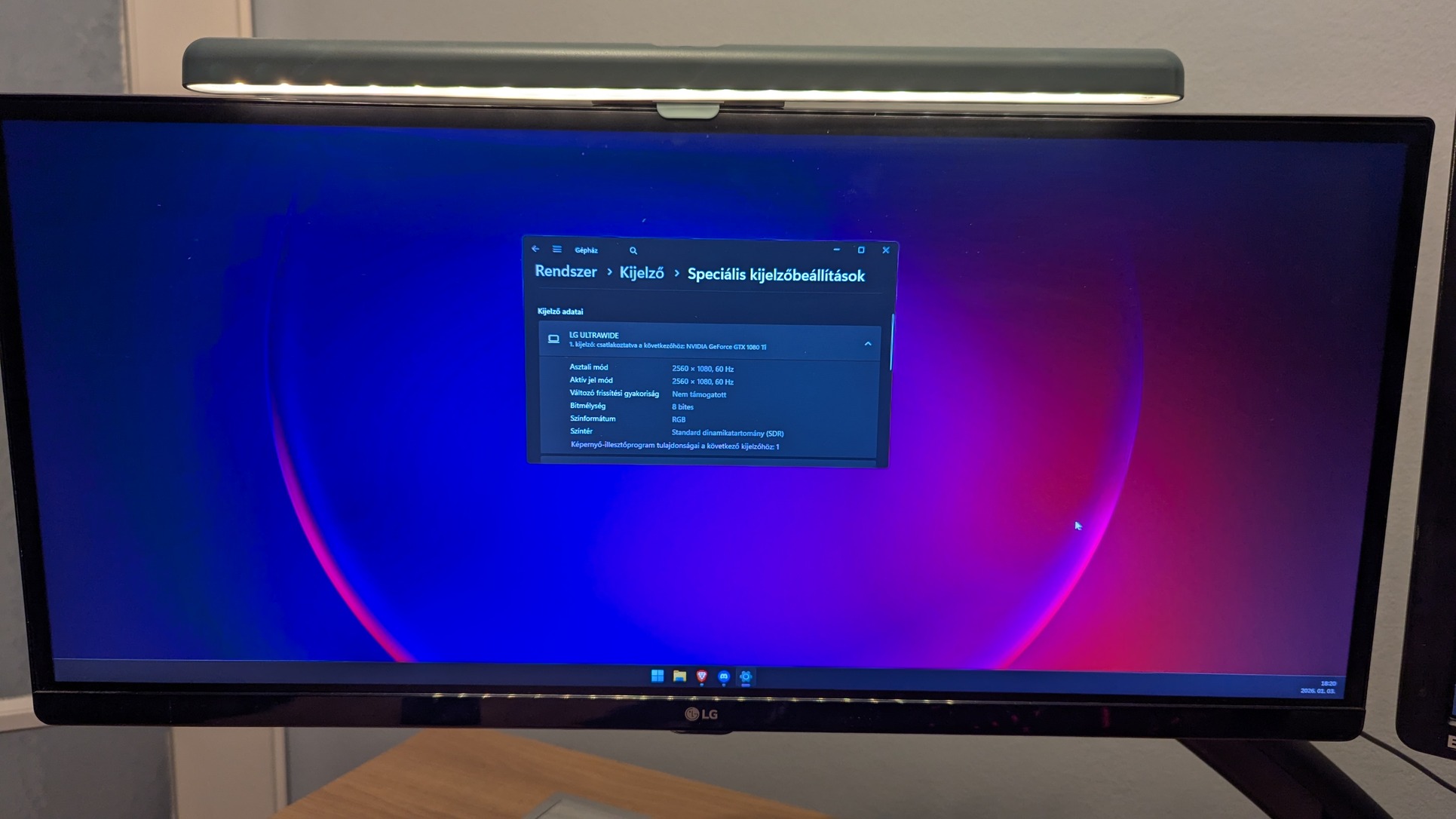 2 monitor + dual kar csomagban (LG 25UM58-P ultrawide + BenQ XL2411T ...