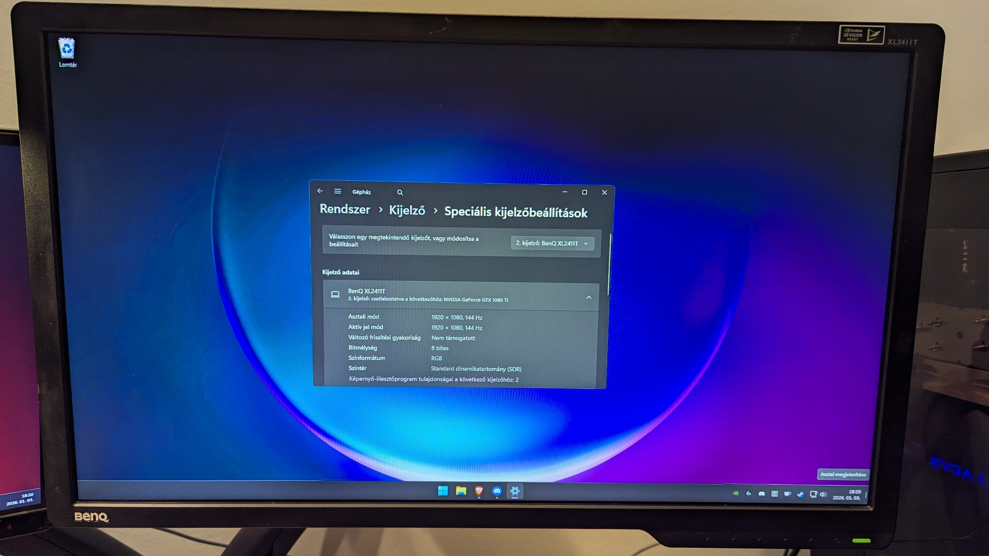 2 monitor + dual kar csomagban (LG 25UM58-P ultrawide + BenQ XL2411T ...
