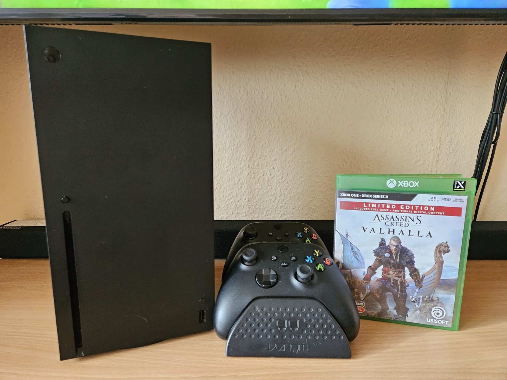 Xbox Series X. 1TB. SSD.,Két Series X. kontrollerrel, töltőallvánnyal ...