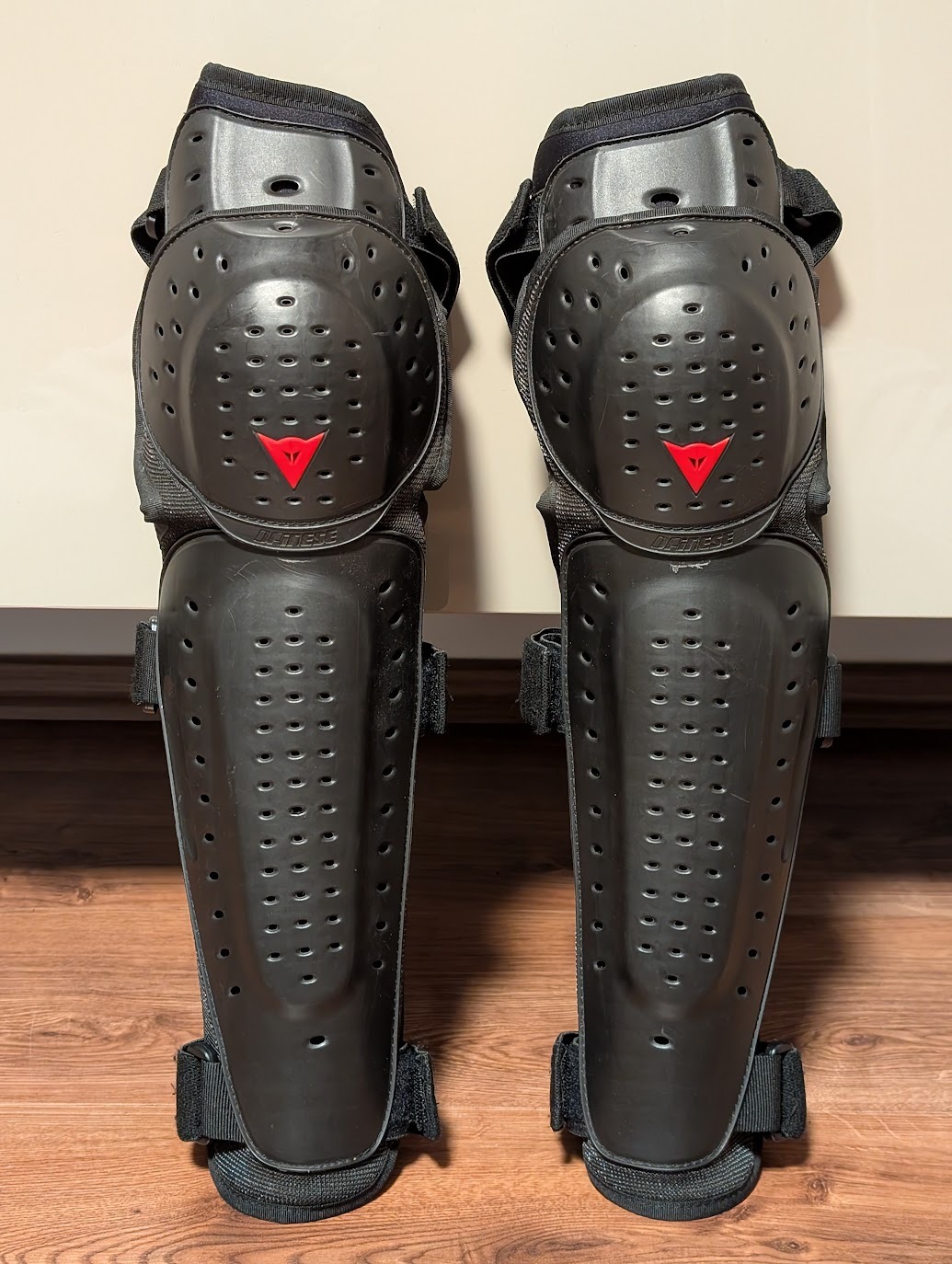 Dainese V-E1 N térd- és sípcsontvédő - HardverApró