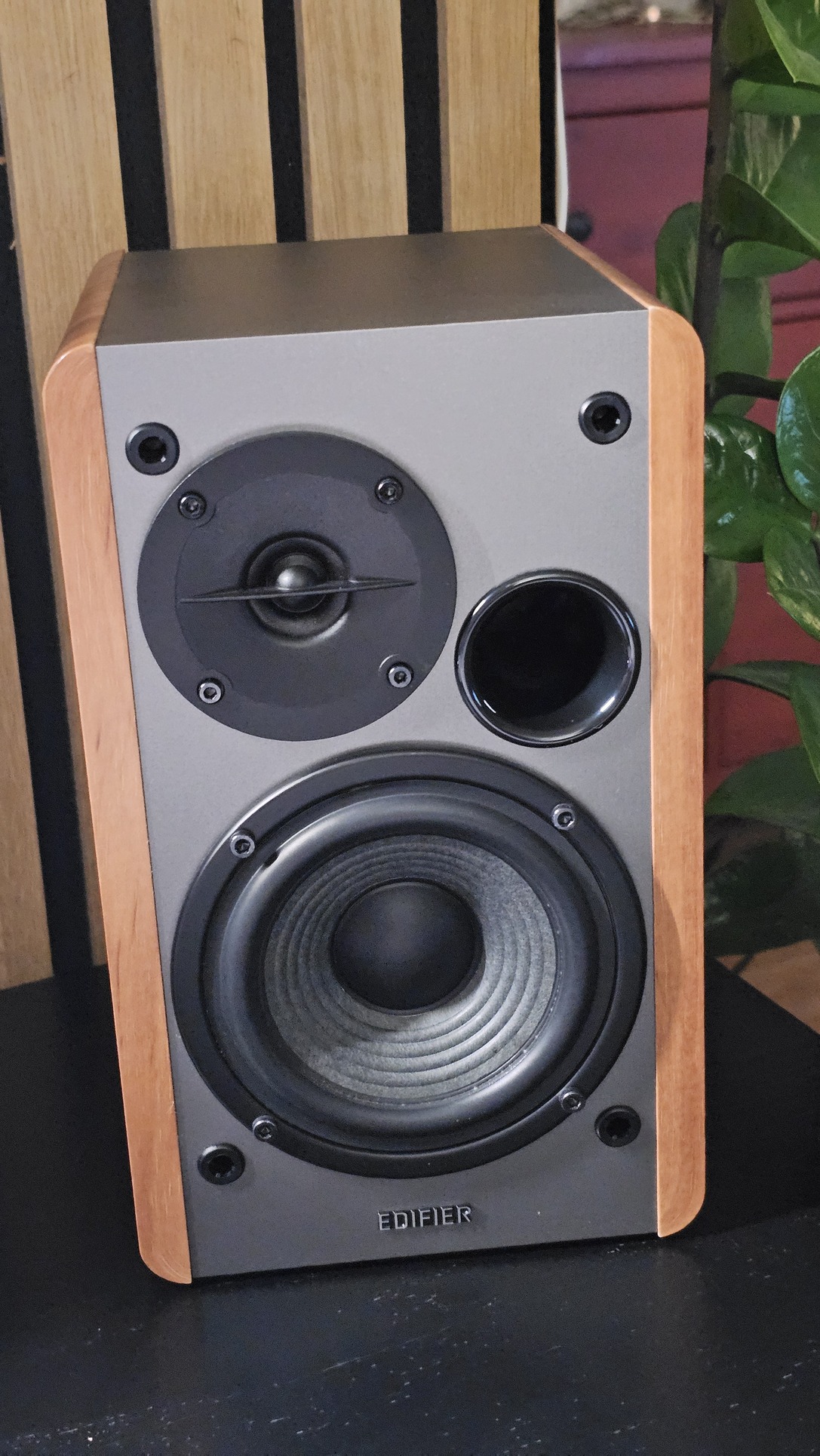 Edifier R1280DB 2.0 hangfal, tökéletes, újszerű - HardverApró