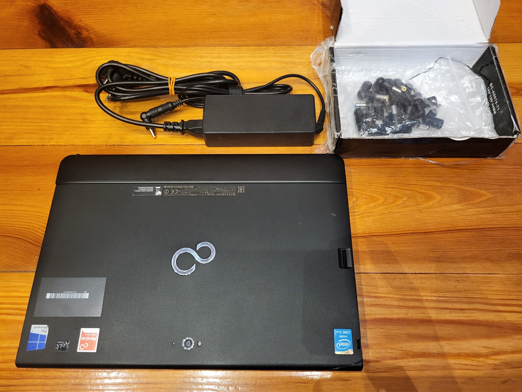 Eladó Fujitsu STYLISTIC Q704 2in1(i7-4600U,8GB,256GB)!!! - HardverApró