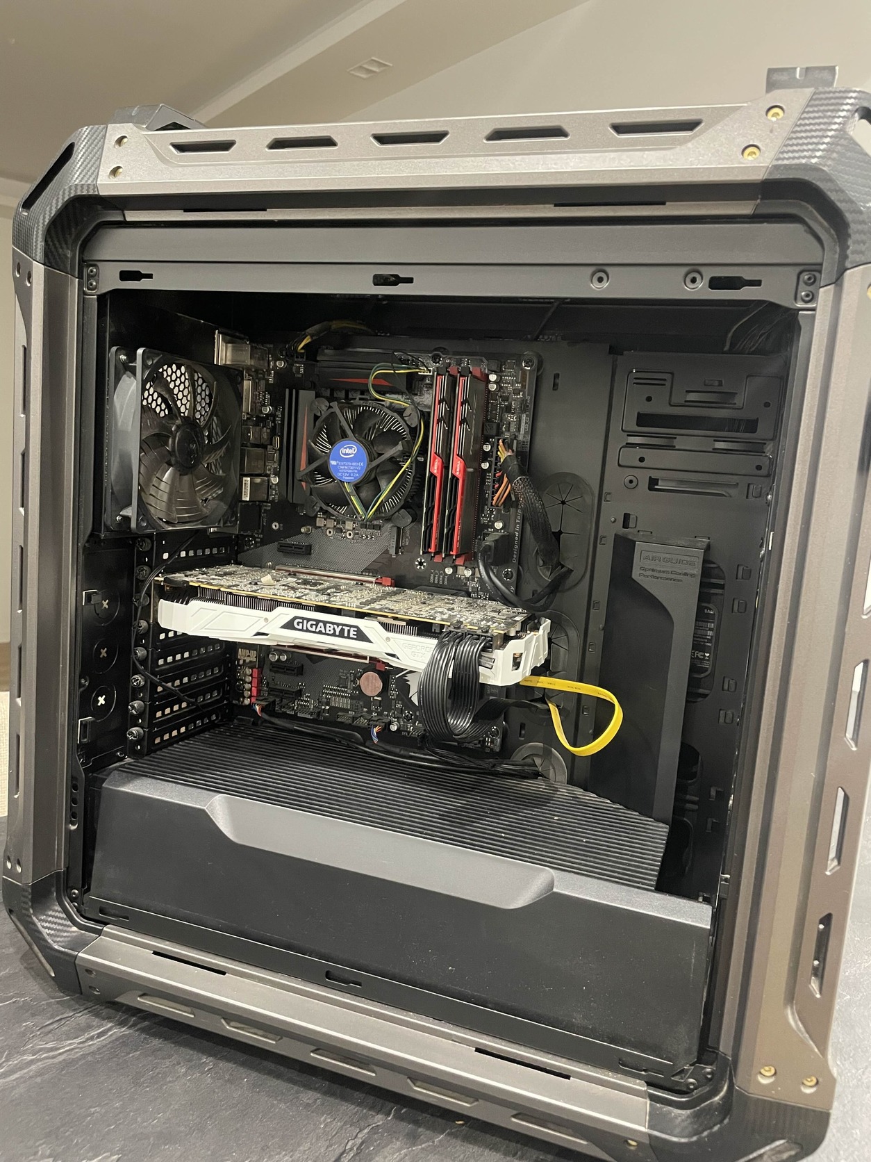 Eladó Gamer pc!!!1080ti 32gb ram, i7 8700k. !!!Cougar panzer max Gépház ...
