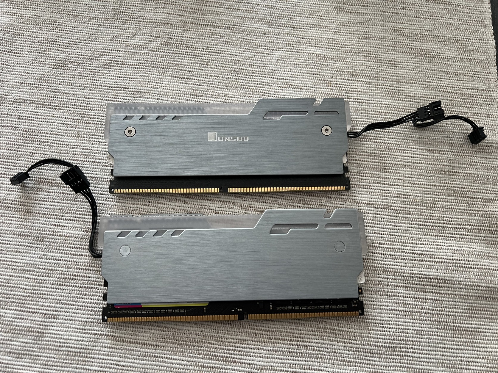 Eladó DDR4 RAM 2 4 GB 2600 MHz RGB JONSBO hűtőbordával - HardverApró