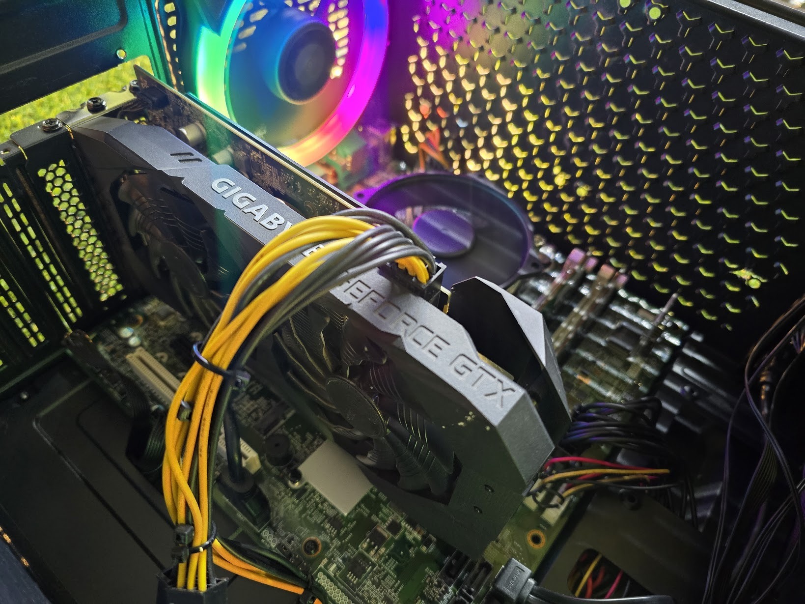 Asztali PC , i5 6400 , 1660 Super , 16GB RAM , 240GB NVME , 500GB HDD ...
