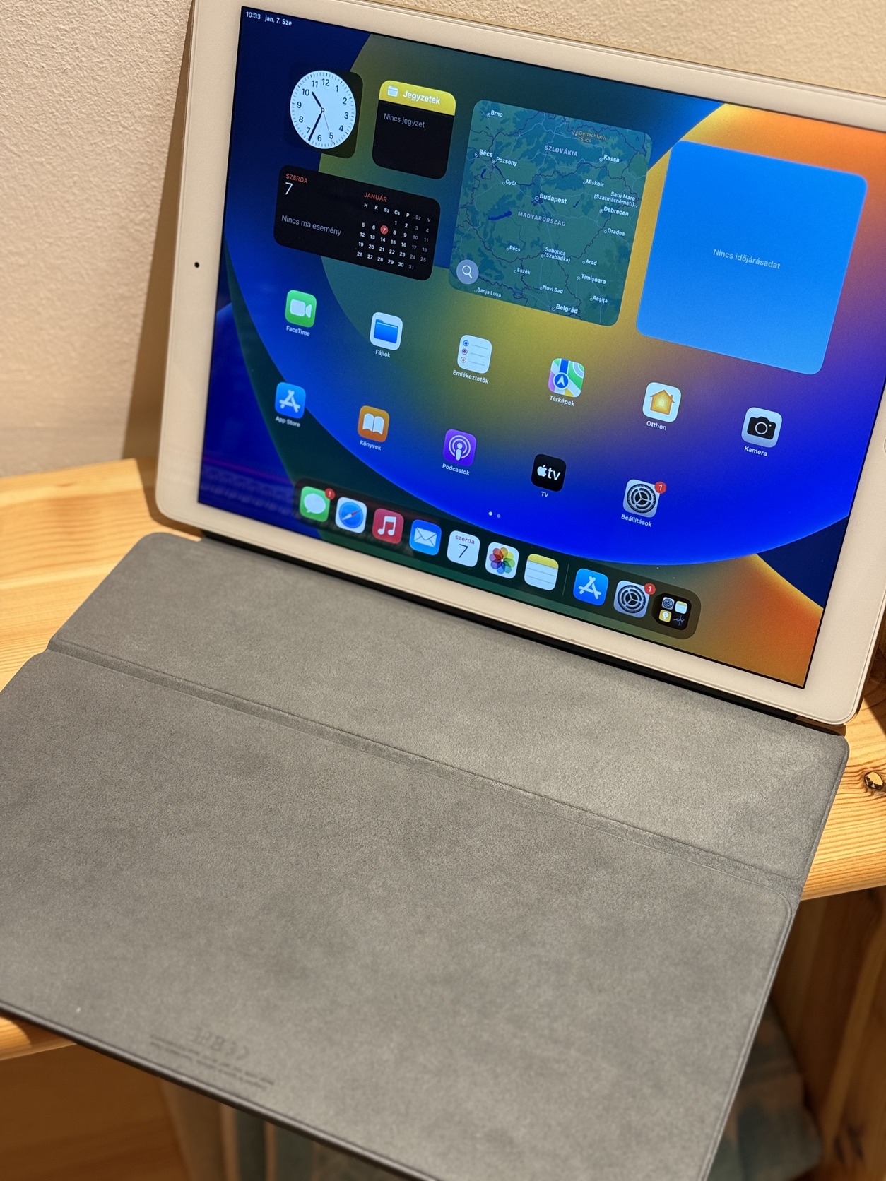 iPad Pro 12.9" tablet 128GB Wi-Fi, Arany színű, magyar billentyűzettel ...