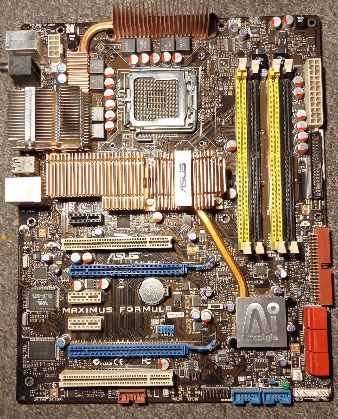 ASUS ROG Maximus Formula (X38) csomag + SupremeFX II + 4GB Corsair RAM ...