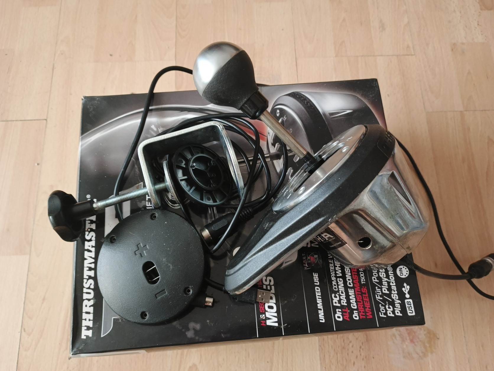 Thrustmaster TH8A váltó - HardverApró