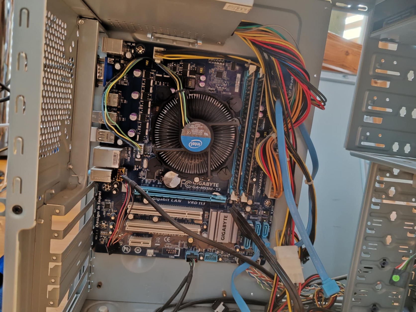 Core i3 540 // 4GB ram komplett PC háttértár nélkül - HardverApró