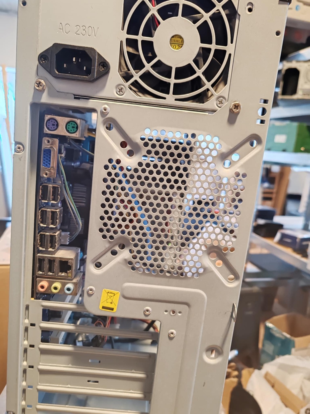 Core i3 540 // 4GB ram komplett PC háttértár nélkül - HardverApró