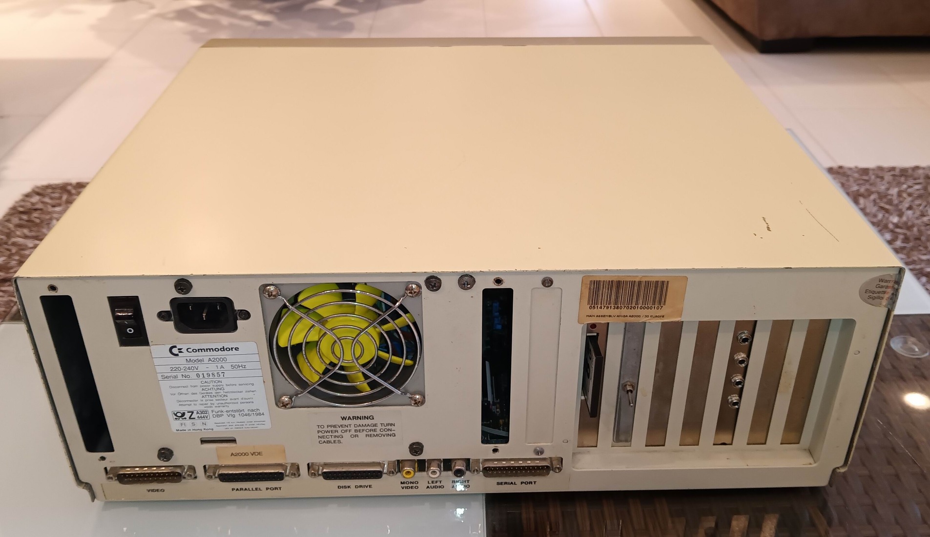 Amiga 2000 - 030/60 MHz + 130 Mb RAM, FullHD RTG, hangkártya MP3 ...