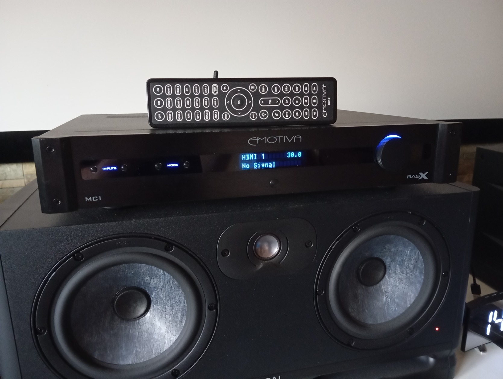 Emotiva BasX MC1 13.2 csatornás Dolby Atmos, DTS:X házimozi processzor ...