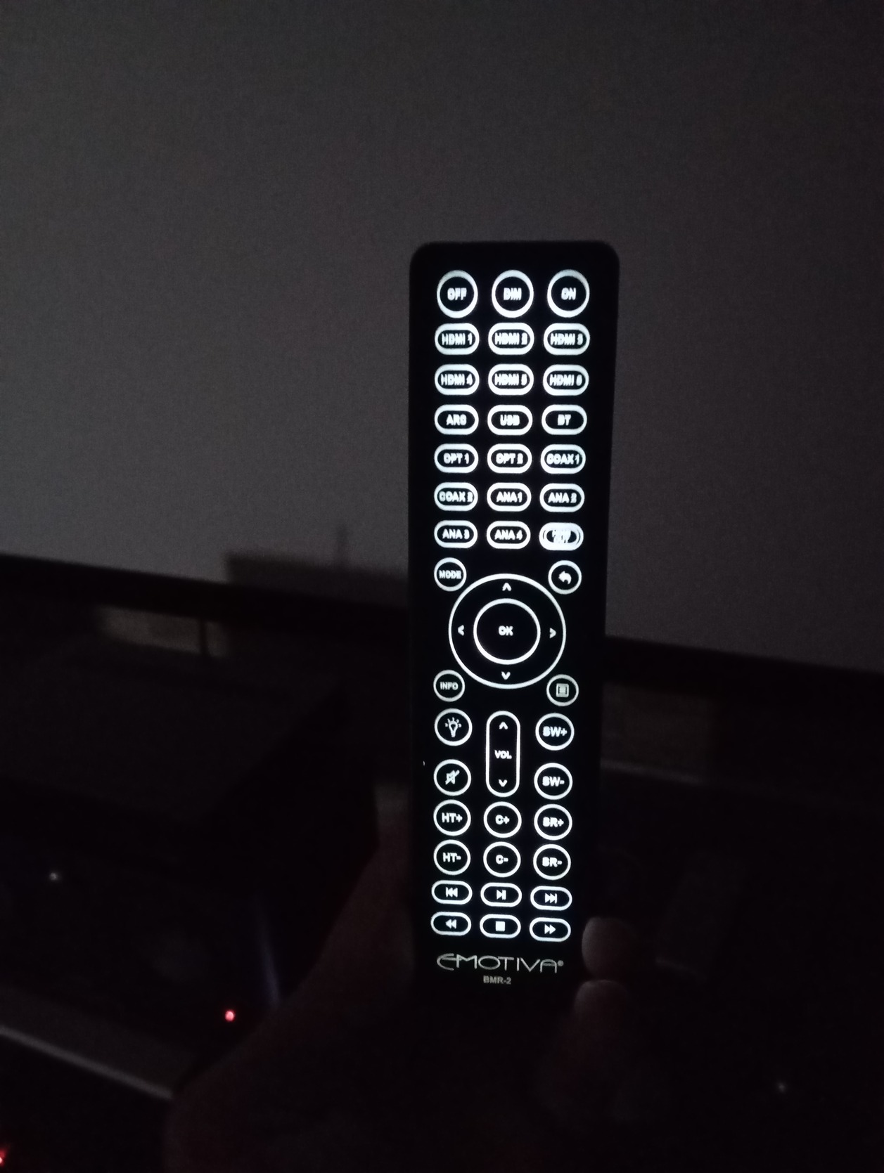 Emotiva BasX MC1 13.2 csatornás Dolby Atmos, DTS:X házimozi processzor ...