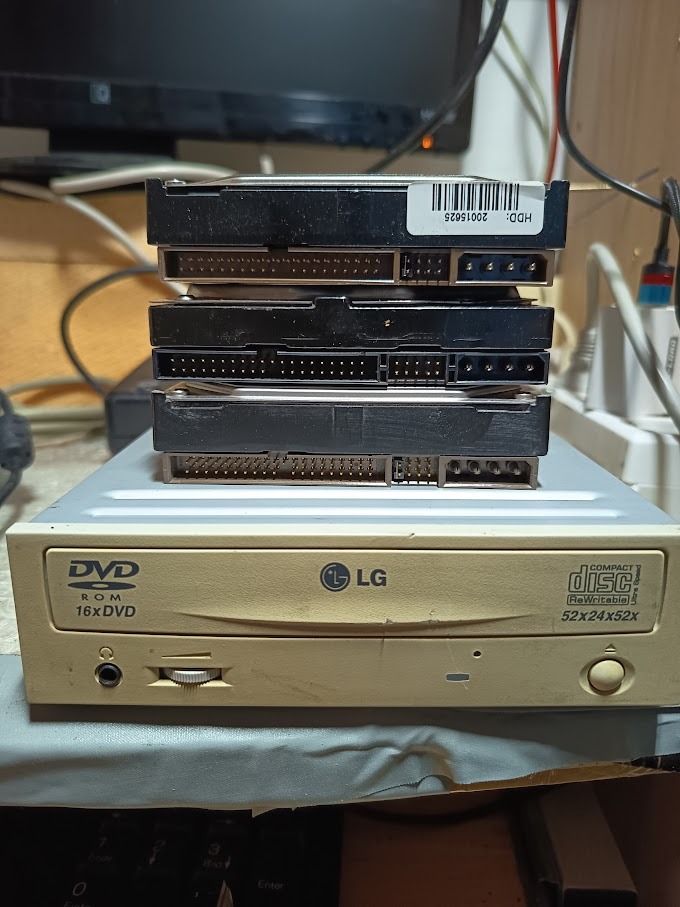 Vegyes Retro padlás leletek - HardverApró