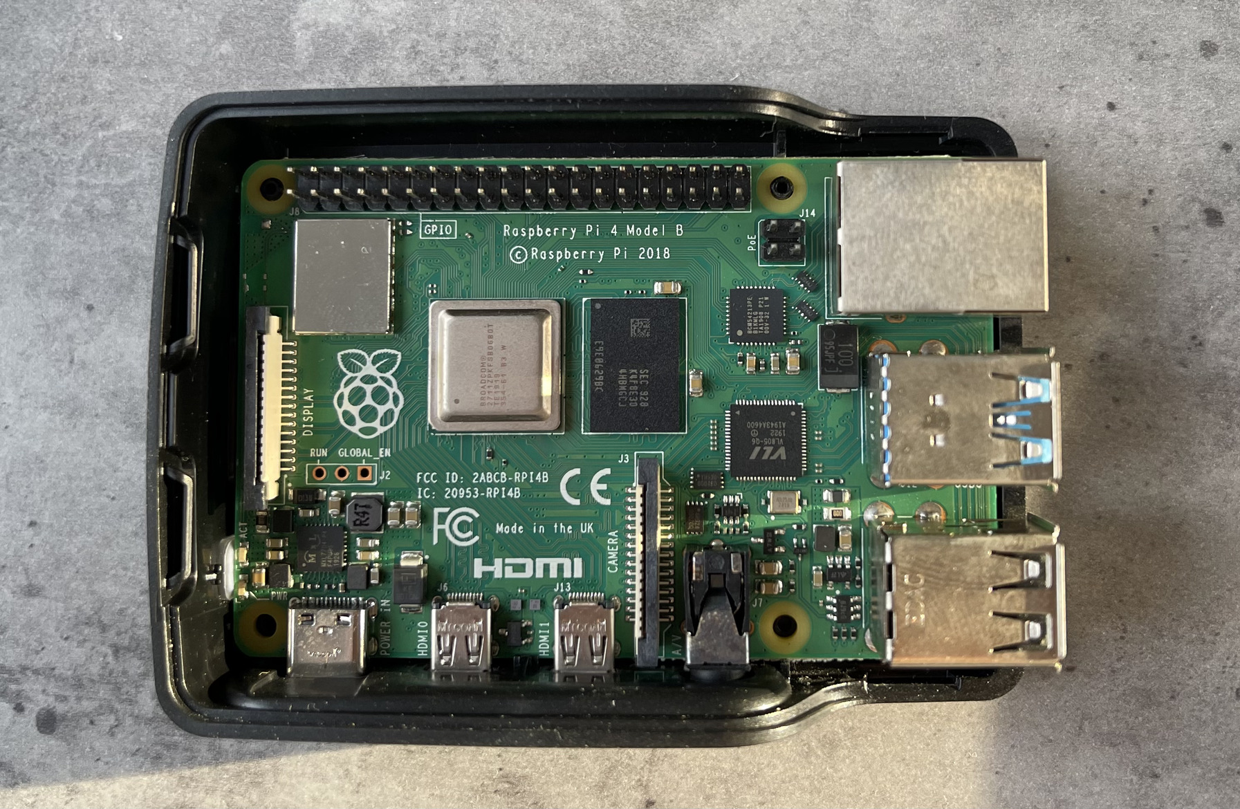 Raspberry Pi 4 model B 1GB + kiegészítők (Táp, HDMI, Ház, USB Adapter ...