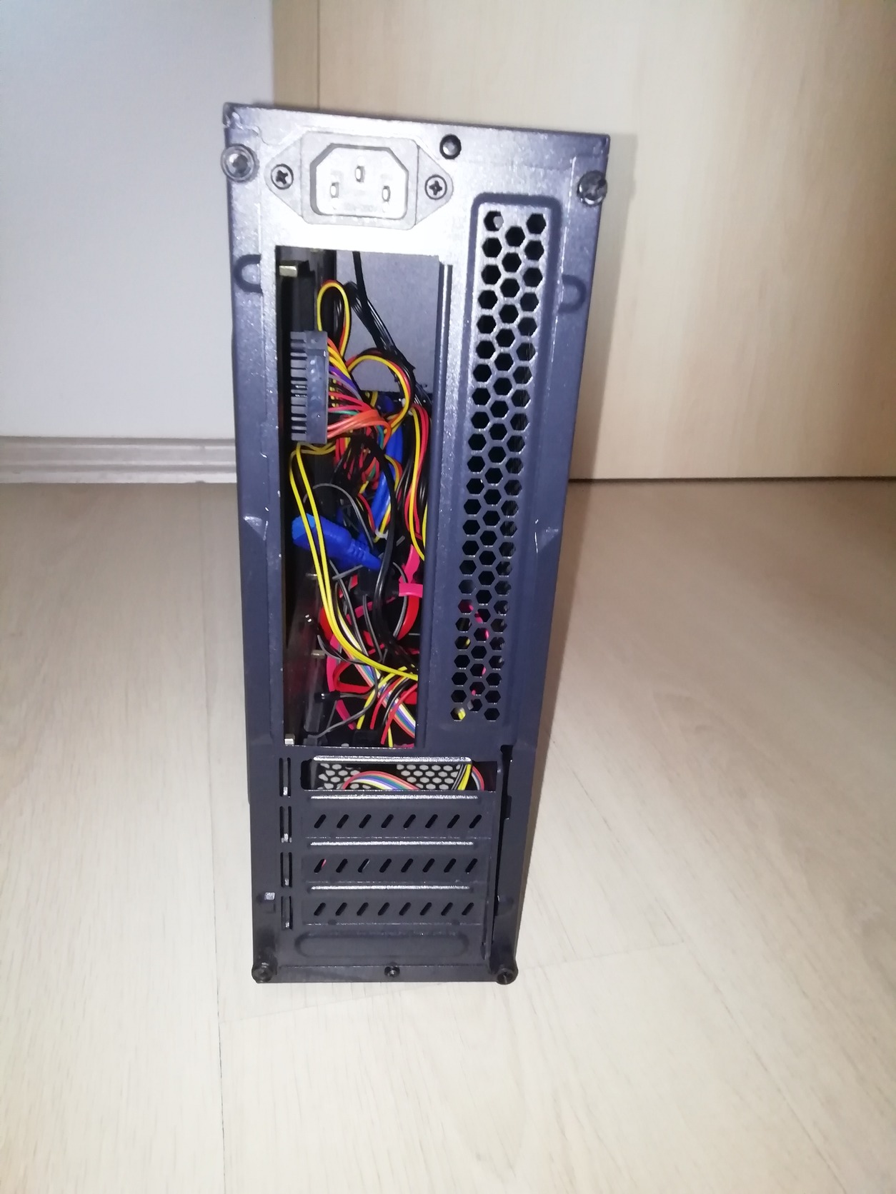 Aerocool CS-101 (SFF) ház + 400W táp - HardverApró