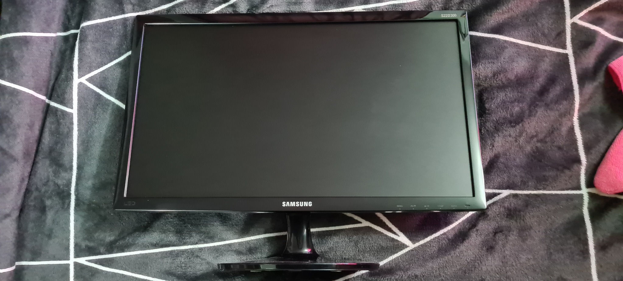 Samsung S22D300HY FULL HD LED 21,5" monitor, HDMI, VGA - több db van ...