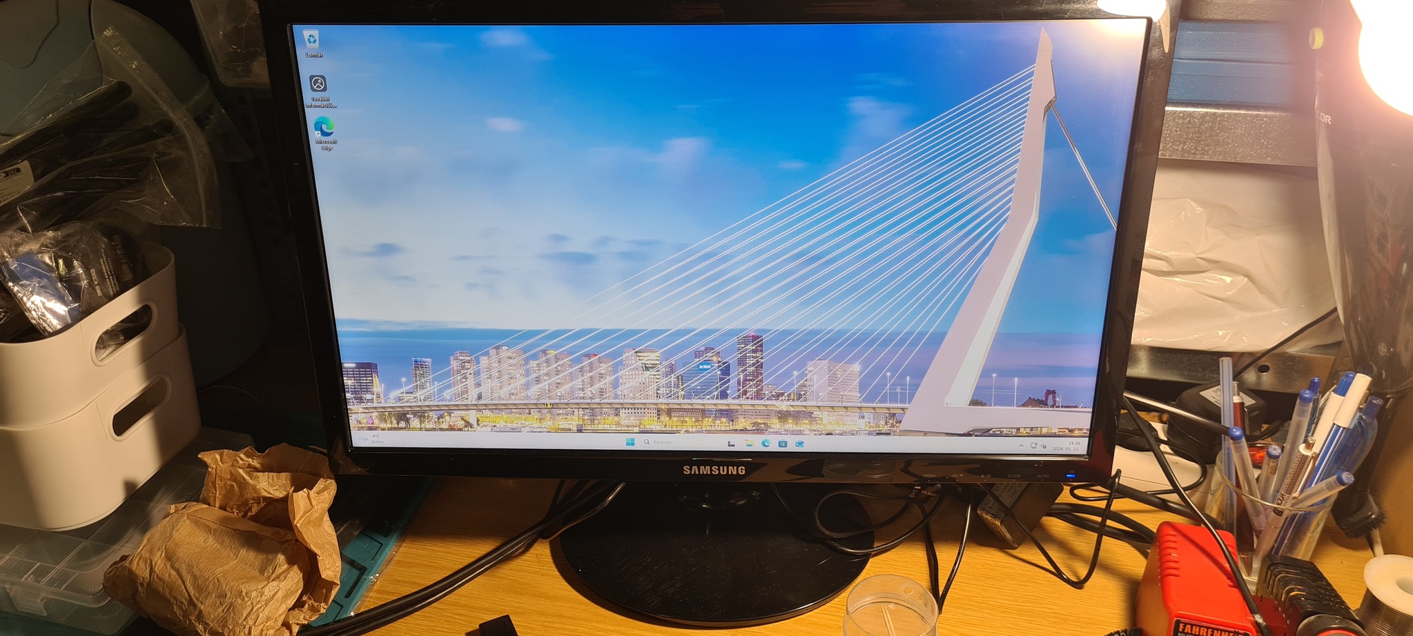 Samsung S22D300HY FULL HD LED 21,5" monitor, HDMI, VGA - több db van ...