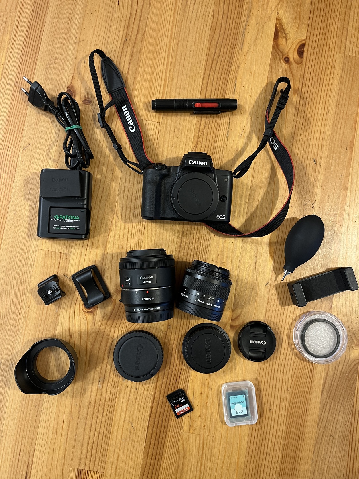 Canon EOS M50 + EF-M 15-45mm IS STM + EF 50mm STM + EF-EOS M Adapter ...