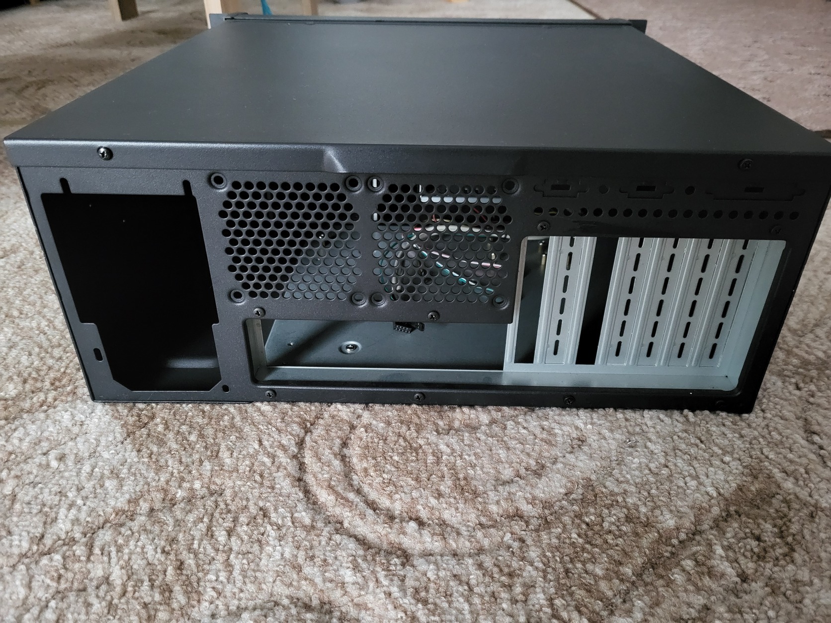 19" rack szekrénybe szerelhető Gembird ATX ház sínnel együtt - HardverApró