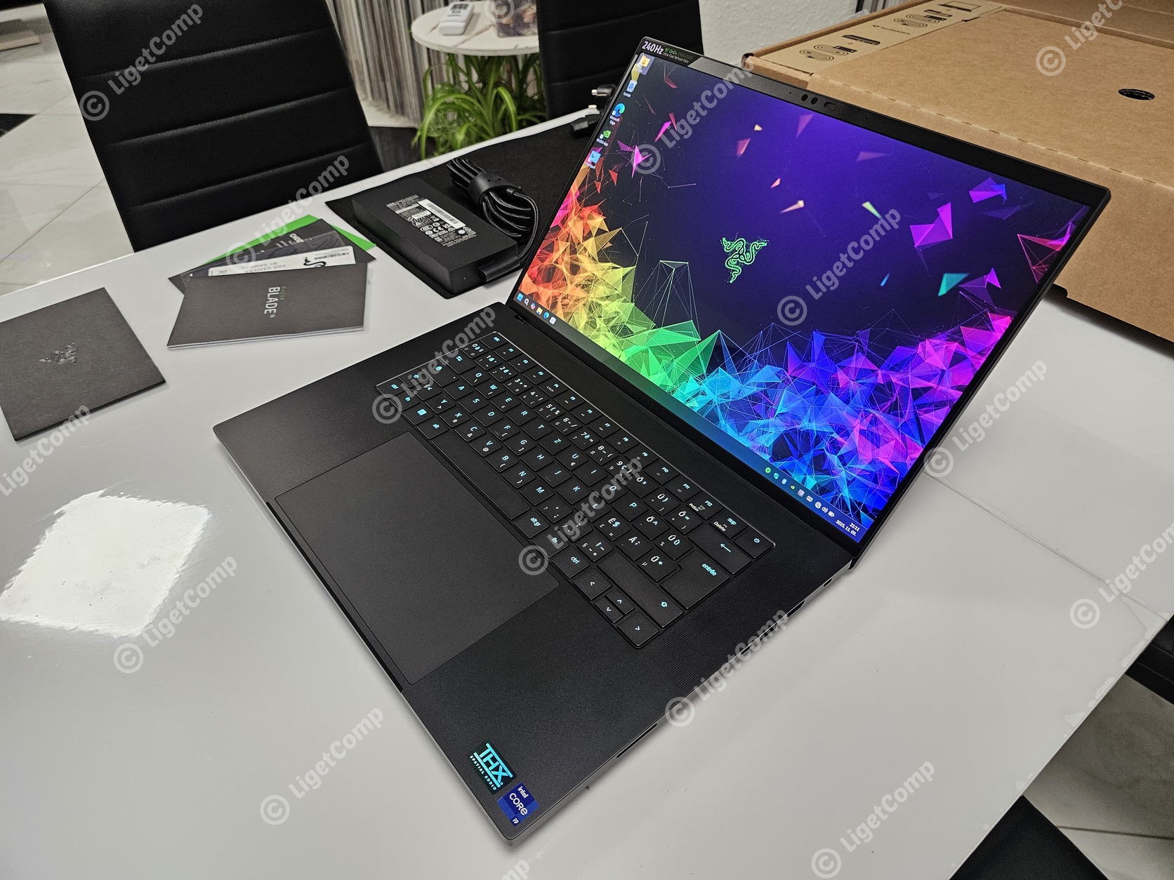 Új Razer Blade 16 QHD+ OLED 240Hz i9-14900HX 24mag 32GB 1TB Nvidia RTX ...