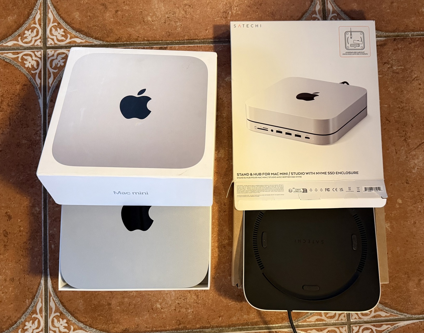Eladó Mac Mini M2 + Satechi Stand & Hub (NVMe SSD ház) dobozos ...
