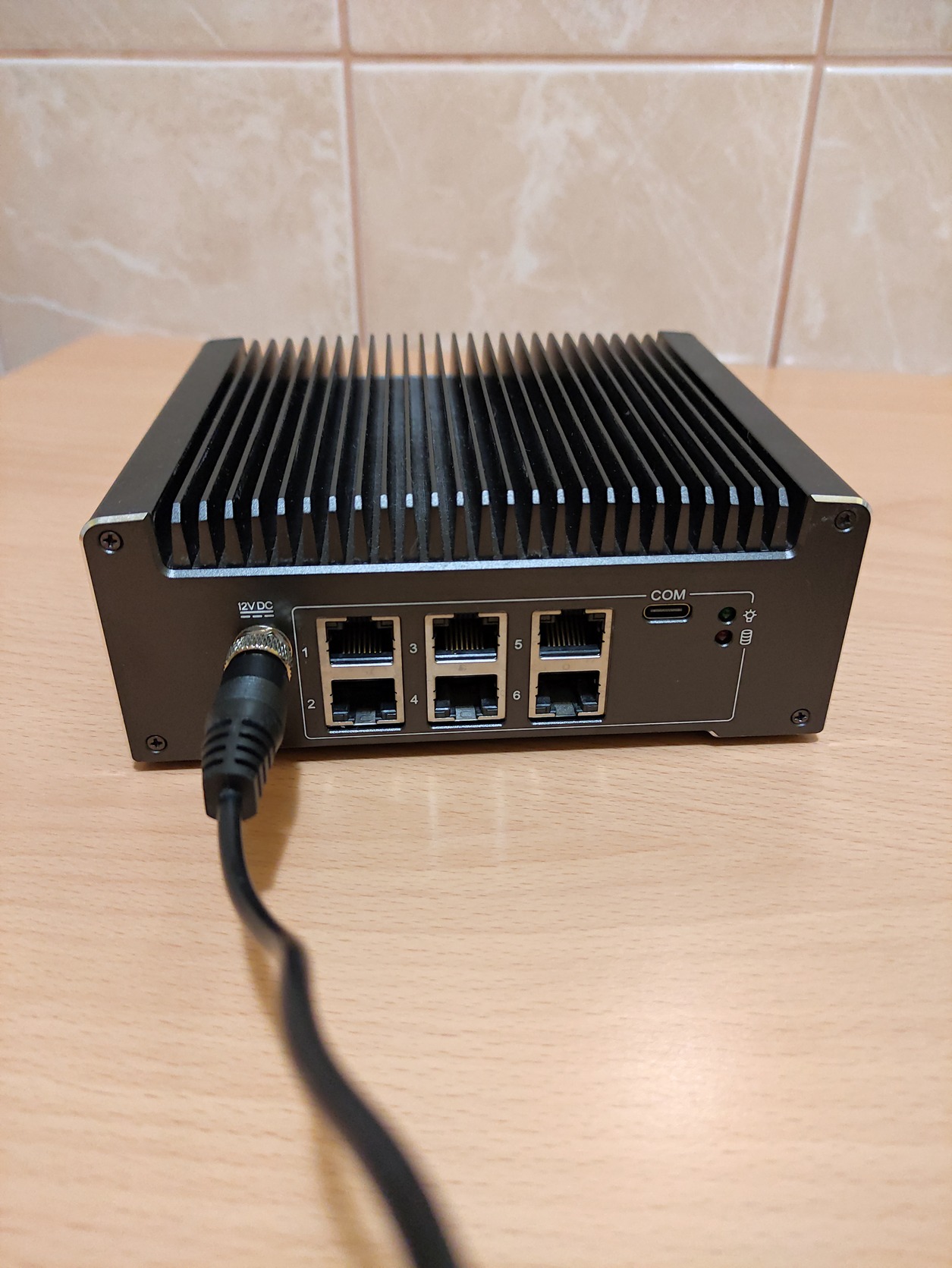 Protectli Vault V1610 2.5Gbps portokkal - HardverApró