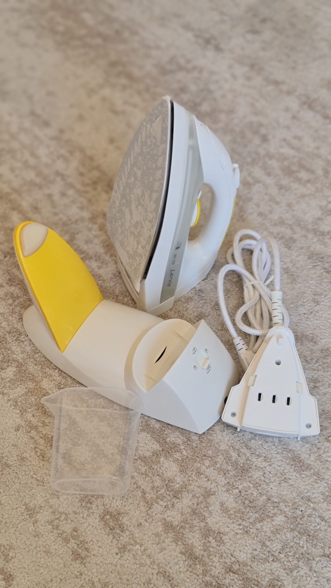 Eladó vadiúj,makulátlan Lervia márkájú vezeték nélküli gőzölős vasalóm ...