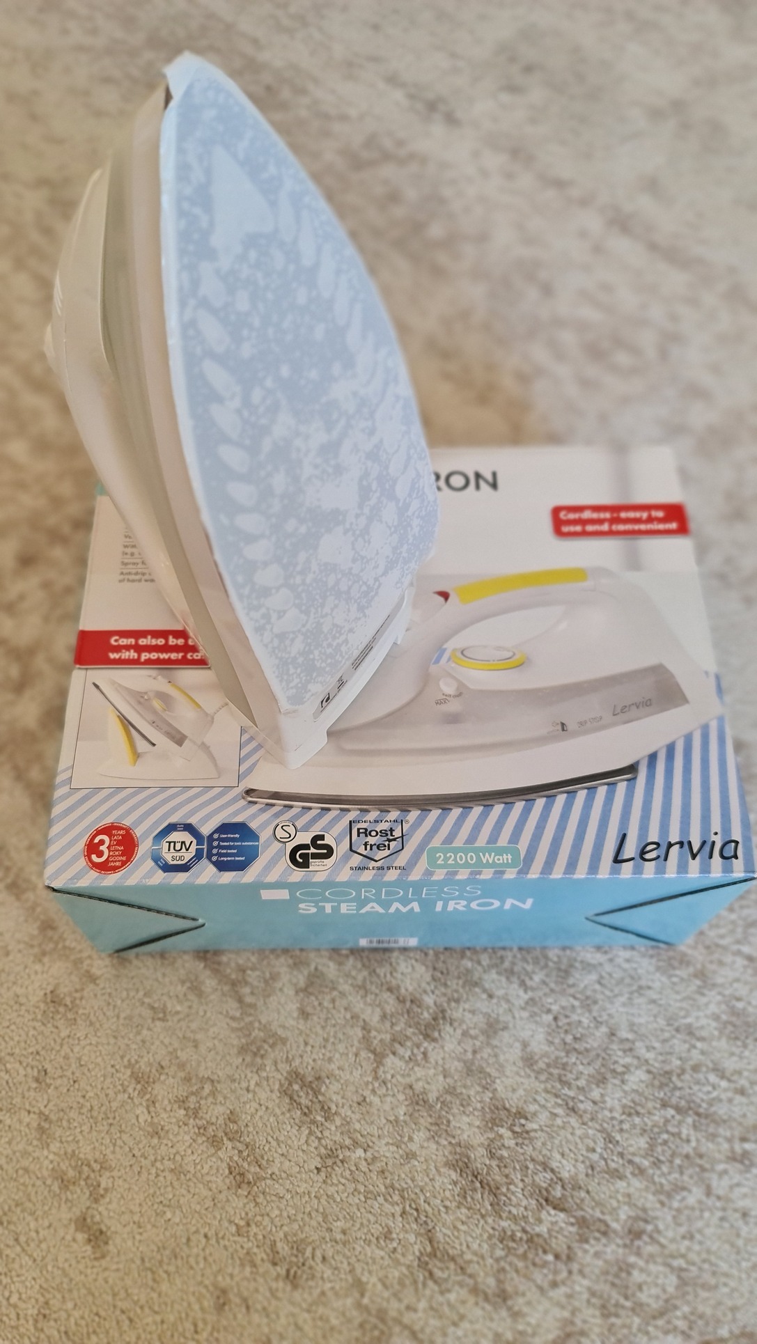 Eladó vadiúj,makulátlan Lervia márkájú vezeték nélküli gőzölős vasalóm ...