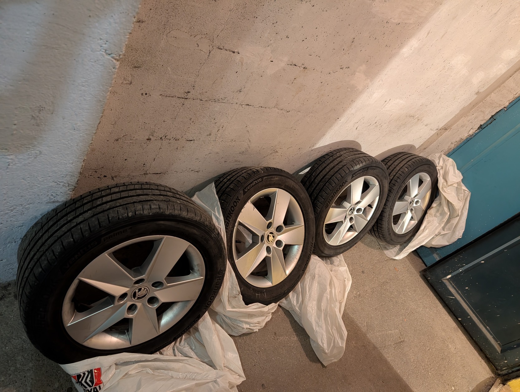 Skoda Octavia llias 16" alufelni Hankook ventus prime 4 nyári gumival ...