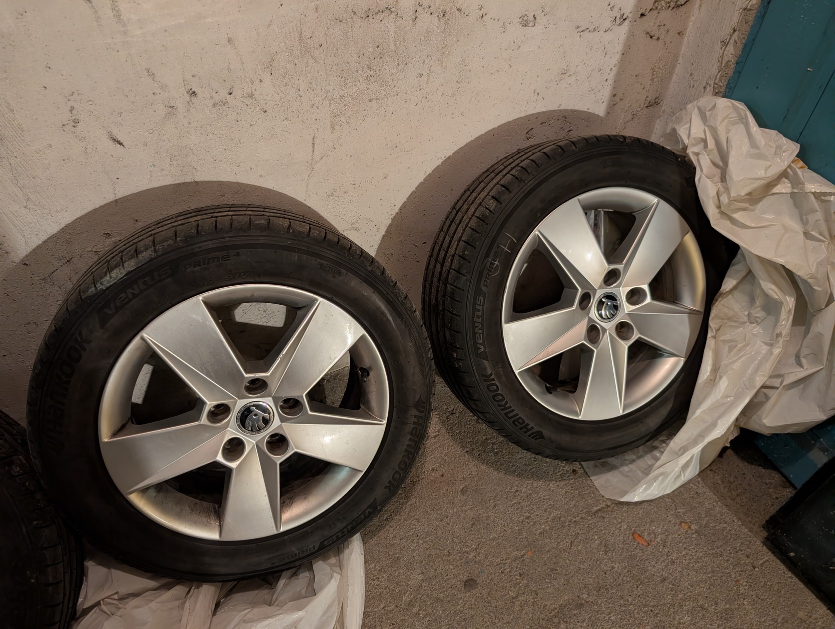 Skoda Octavia llias 16" alufelni Hankook ventus prime 4 nyári gumival ...